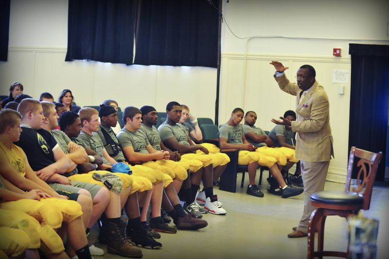 Derius Swinton Speaks To Team And Coaches At NCHS - Blue Ridge Life ...